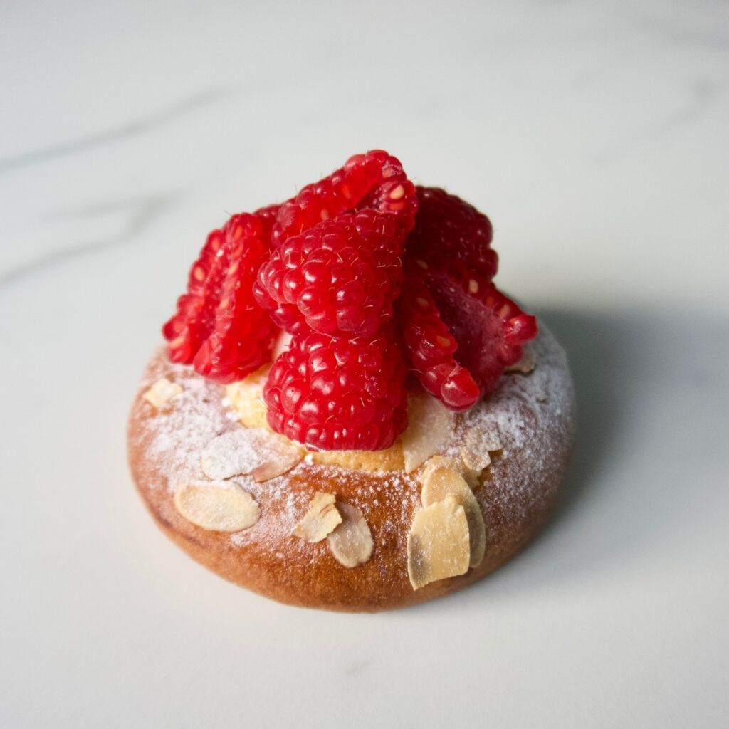 Rasberry buns | Corman International